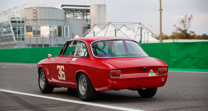 Der aufgeladene Alfa Romeo Giulia Sprint GTA-SA ist einer der ...